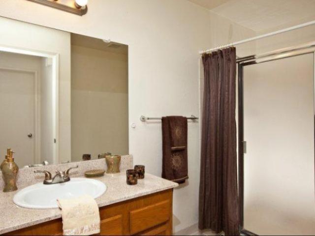 2 Br, 2 bath, Apartment 1845 North Broadway