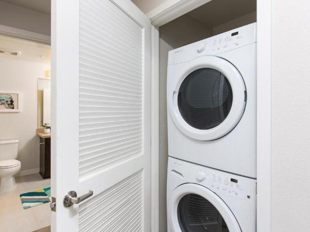 2 Br, 2 bath, Apartment 18504 Beach Blvd