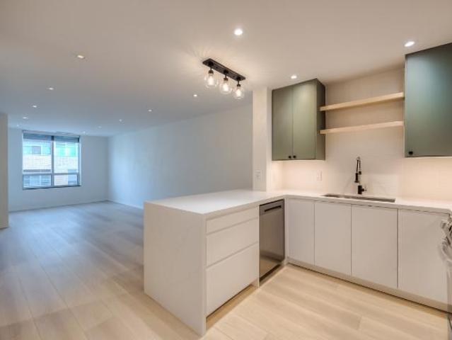 2 Br, 2 bath, Apartment 1863 Queen Street East