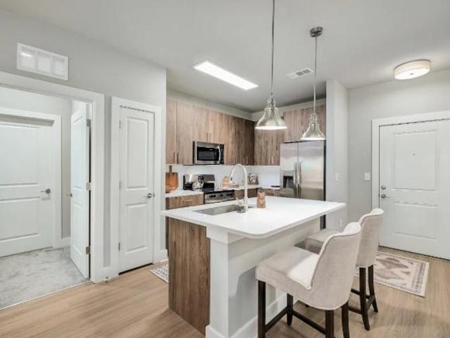 2 Br, 2 bath, Apartment 1875 Maple Dr