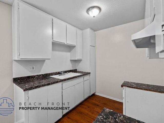 2 Br, 2 bath, Apartment 1880 Locust Ave