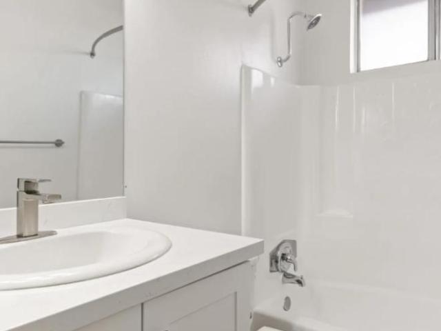 2 Br, 2 bath, Apartment 189 Lexington Ave