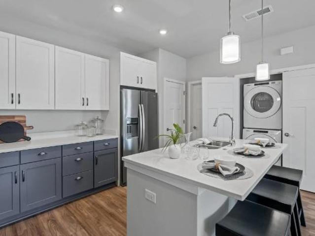 2 Br, 2 bath, Apartment 1800 Autumn Dr