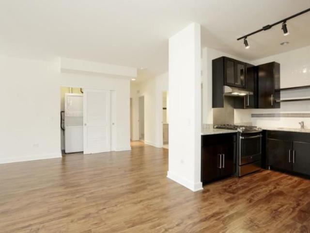 2 Br, 2 bath, Apartment 1801 W Argyle St