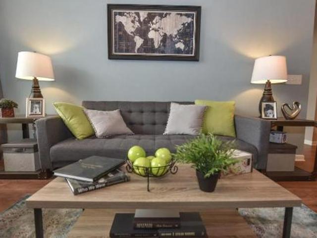 2 Br, 2 bath, Apartment 1801 Oak St
