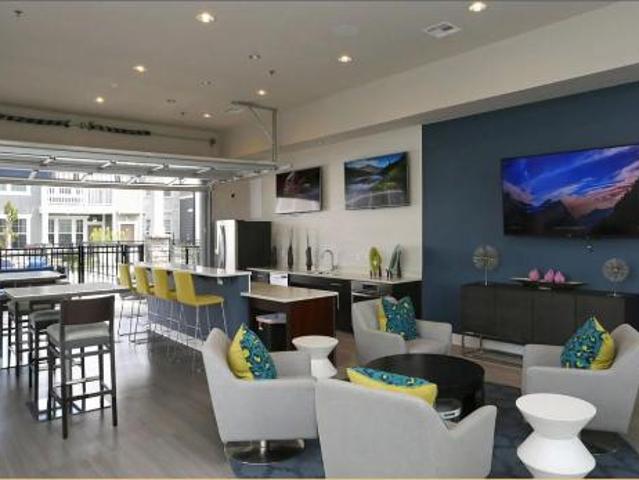 2 Br, 2 bath, Apartment 1801 Oak St