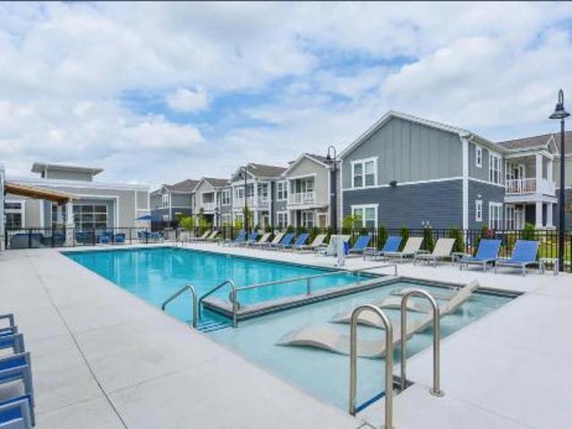 2 Br, 2 bath, Apartment 1801 Oak St