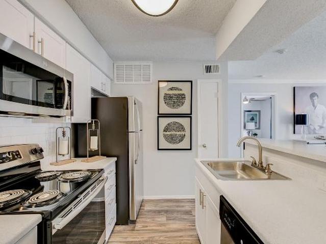2 Br, 2 bath, Apartment 1802 Wimbledon Oaks Ln