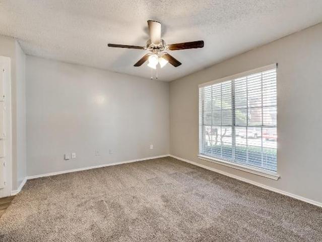 2 Br, 2 bath, Apartment 1805 Oates Dr
