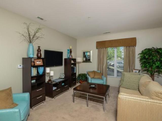 2 Br, 2 bath, Apartment 180 Newbury St