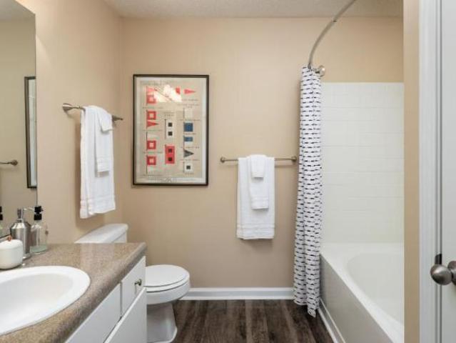 2 Br, 2 bath, Apartment 1825 Grove Point Rd
