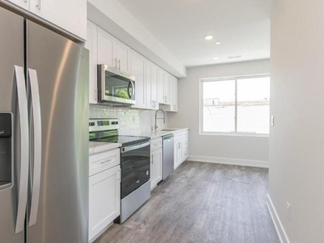 2 Br, 2 bath, Apartment 1829 East Sergeant Street
