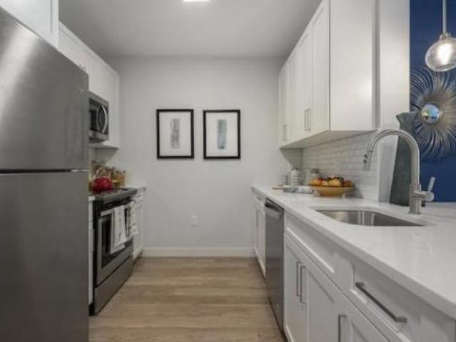 2 Br, 2 bath, Apartment 1940 Washington Street