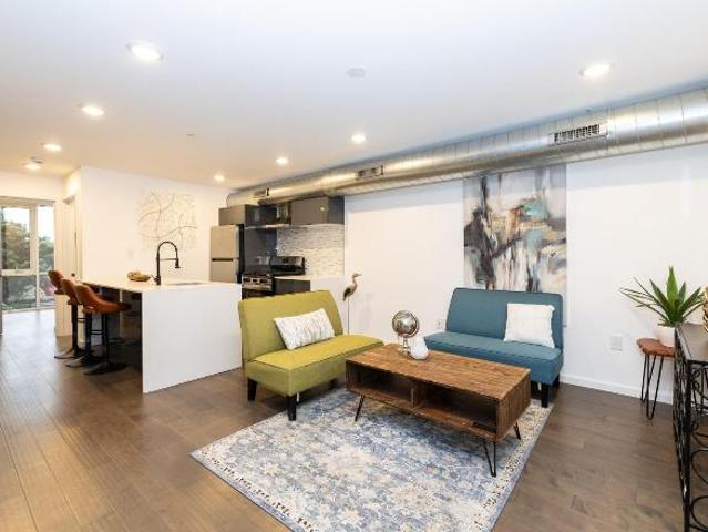 2 Br, 2 bath, Apartment 1941 North Marshall Street