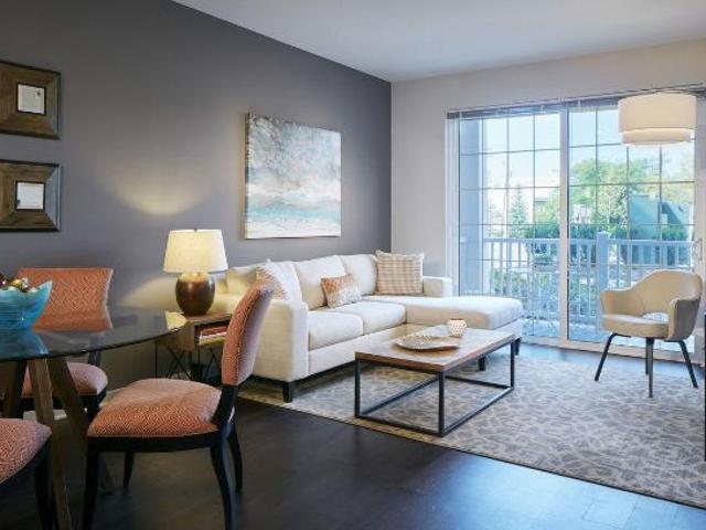 2 Br, 2 bath, Apartment 195 North Waukegan Road