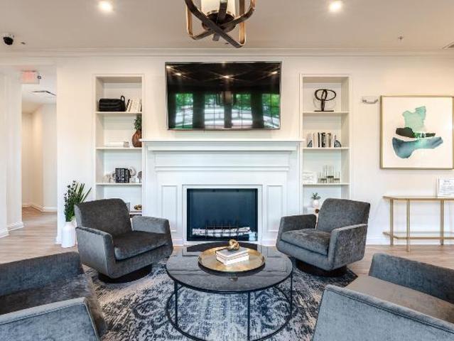 2 Br, 2 bath, Apartment 195 W Main St