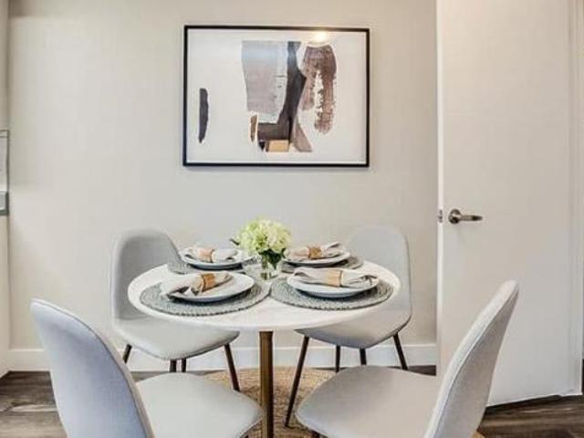 2 Br, 2 bath, Apartment 1960 W Keating Ave
