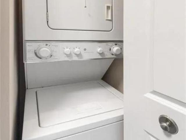 2 Br, 2 bath, Apartment 1900 Windsong Dr