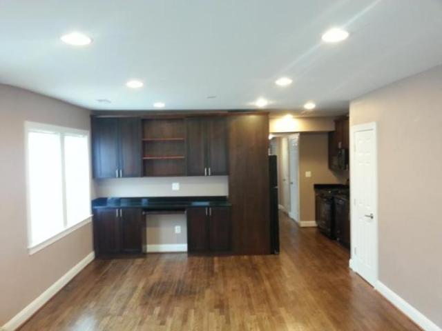 2 Br, 2 bath, Apartment 1900 M St Ne