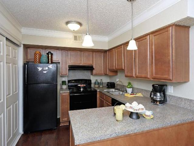 2 Br, 2 bath, Apartment 1900 N Hwy 17