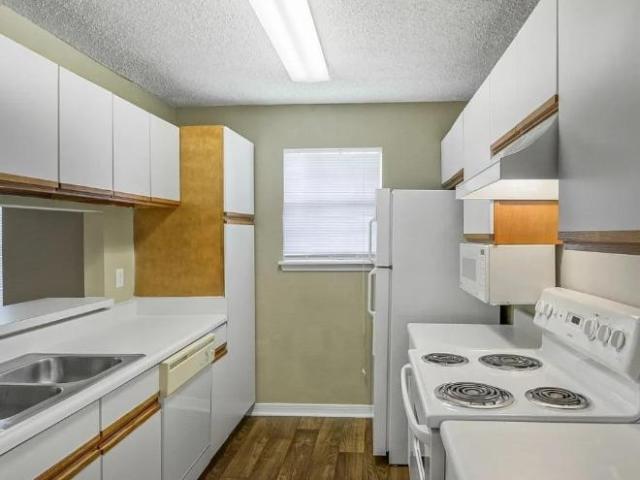 2 Br, 2 bath, Apartment 190 Gateway Dr