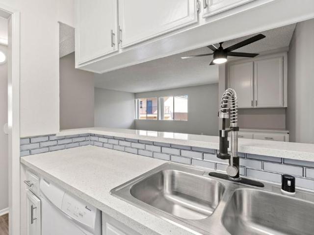 2 Br, 2 bath, Apartment 19143 Victory Blvd