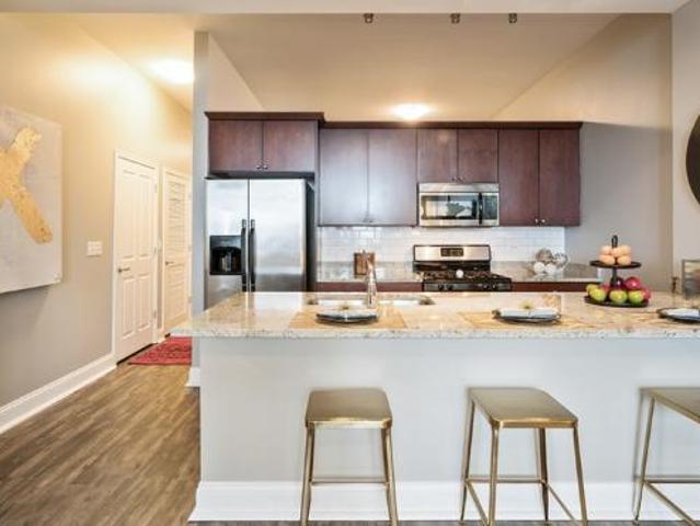 2 Br, 2 bath, Apartment 1935 South Wabash Avenue