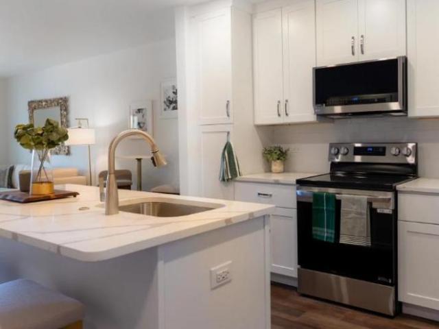 2 Br, 2 bath, Apartment 1 Woodlake Blvd