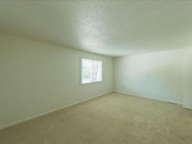 2 Br, 2 bath, Apartment 1 Rolling Green Dr