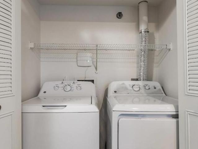 2 Br, 2 bath, Apartment 2040 E 84th St