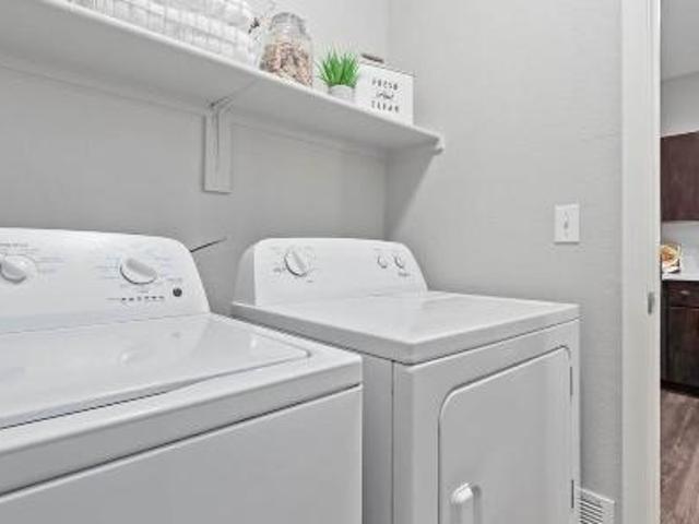 2 Br, 2 bath, Apartment 20435 N 7th St
