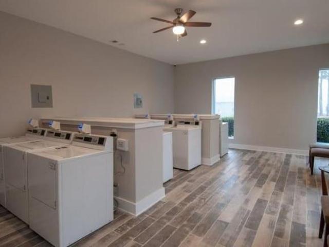 2 Br, 2 bath, Apartment 2050 Austell Road