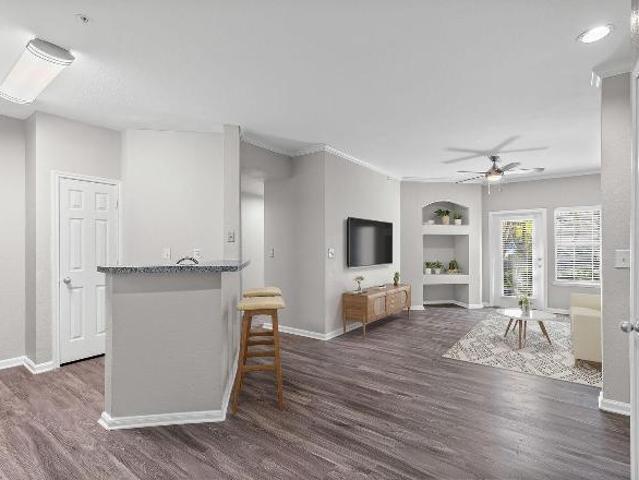 2 Br, 2 bath, Apartment 205 Benton Dr