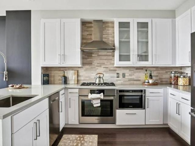 2 Br, 2 bath, Apartment 205 12th St NE