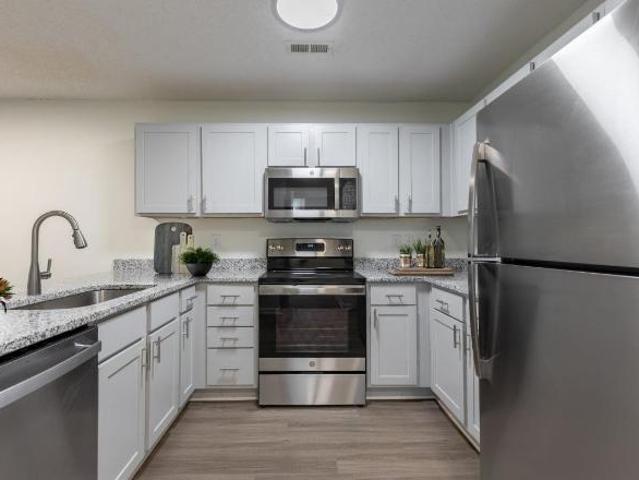 2 Br, 2 bath, Apartment 2000 Trellis Pointe Dr