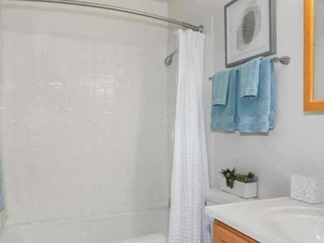 2 Br, 2 bath, Apartment 2000 W Illinois Ave