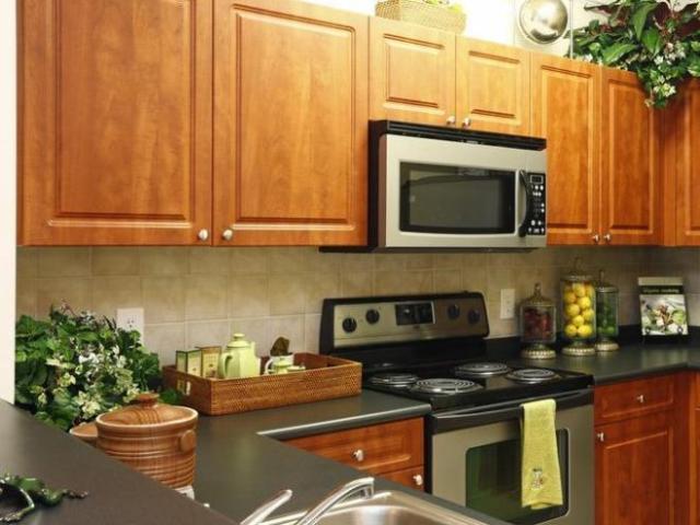 2 Br, 2 bath, Apartment 2000 Crossroads Manor Ct