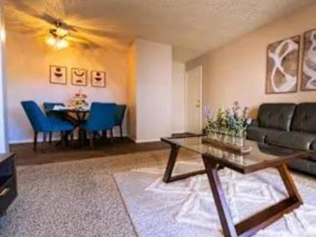 2 Br, 2 bath, Apartment 2000 E River Rd