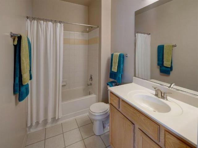 2 Br, 2 bath, Apartment 2000 Farmington Lakes Dr