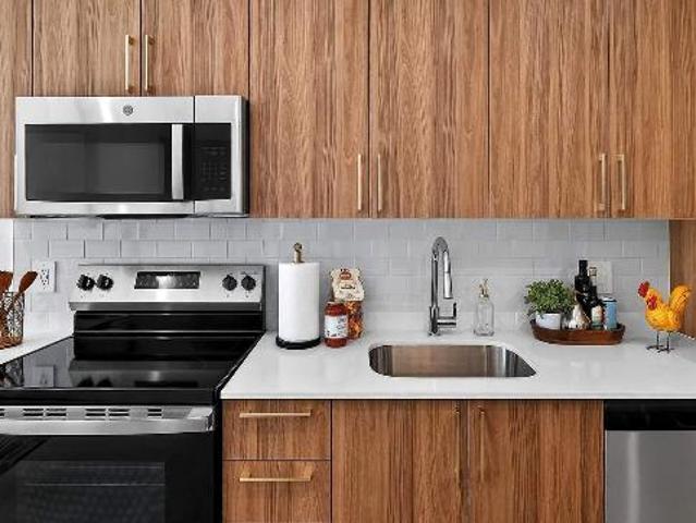 2 Br, 2 bath, Apartment 2001 Van Buren St