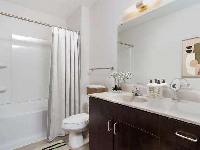 2 Br, 2 bath, Apartment 200 N St Clair St