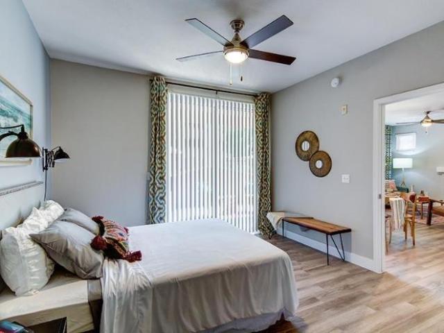 2 Br, 2 bath, Apartment 200 E Fillmore St