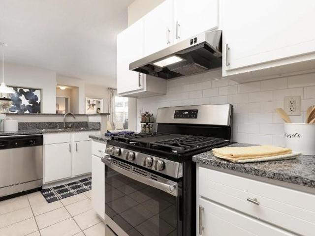 2 Br, 2 bath, Apartment 200 Edinborough Dr