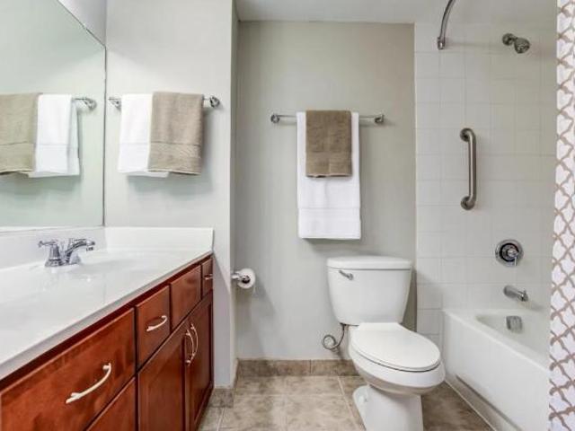 2 Br, 2 bath, Apartment 200 W 60th St