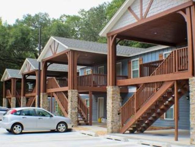 2 Br, 2 bath, Apartment 200 W Cranford Ave