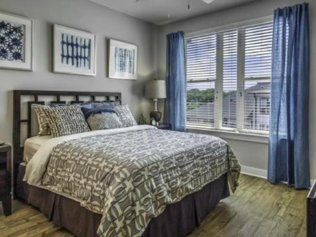 2 Br, 2 bath, Apartment 2017 Central Ave