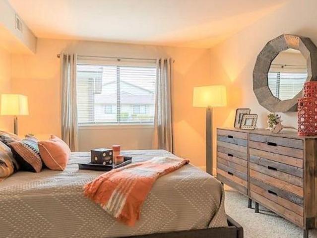 2 Br, 2 bath, Apartment 201 Oakley Drive North