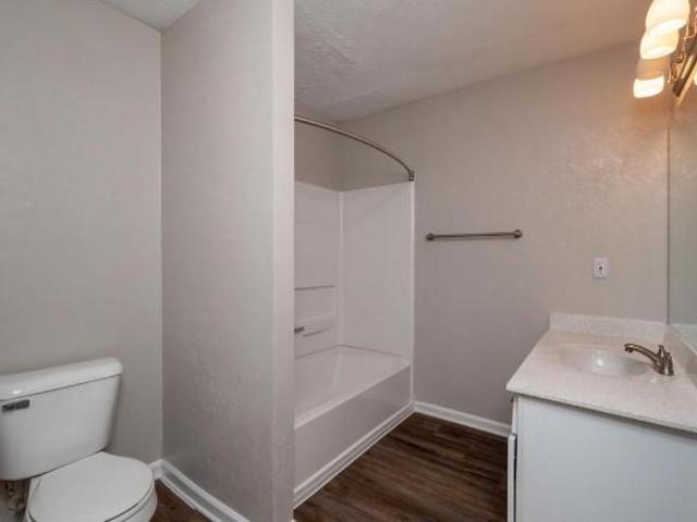 2 Br, 2 bath, Apartment 201 Clarendon Pl