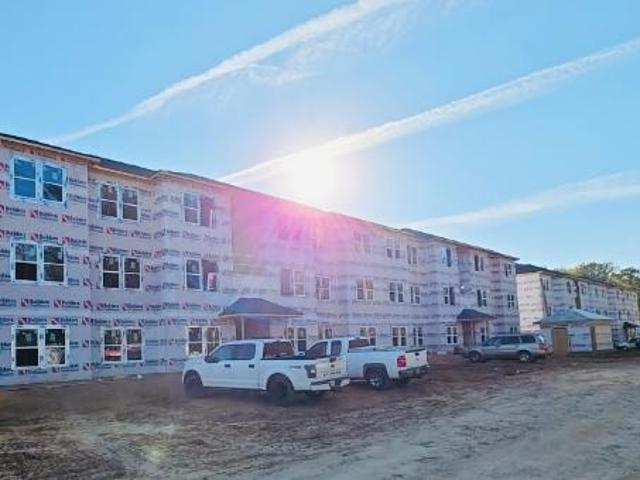 2 Br, 2 bath, Apartment 201 Woodlawn Drive