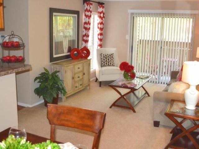 2 Br, 2 bath, Apartment 2031 Westborough Dr